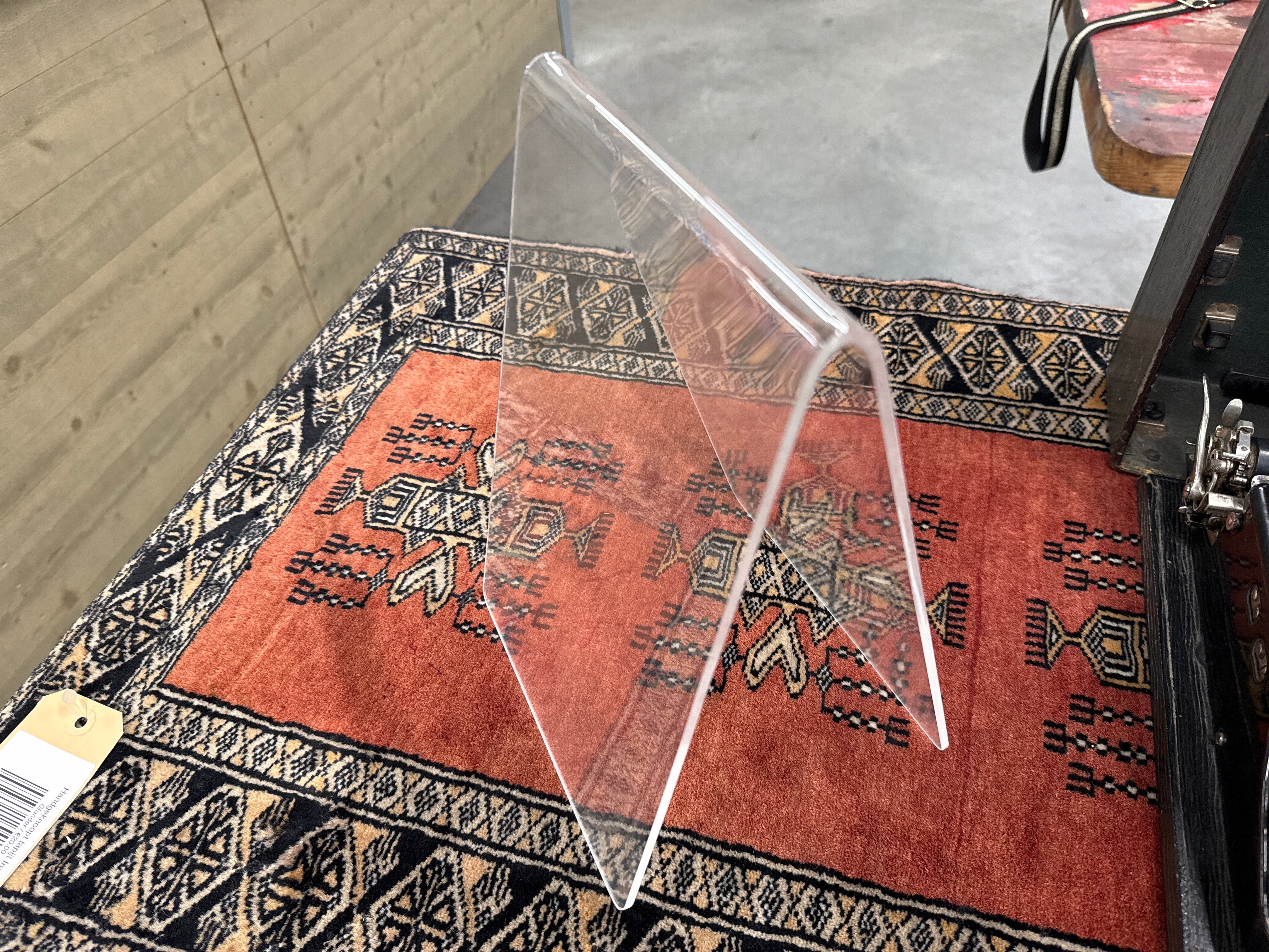 Perspex display – Glunder